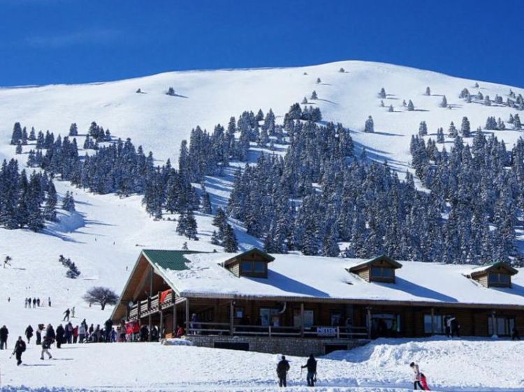 ΚΑΛΑΒΡΥΤΑ ΚΑΙ ΧΙΟΝΟΔΡΟΜΙΚΟ ΚΕΝΤΡΟ ΧΕΛΜΟΥ – My Just Travel